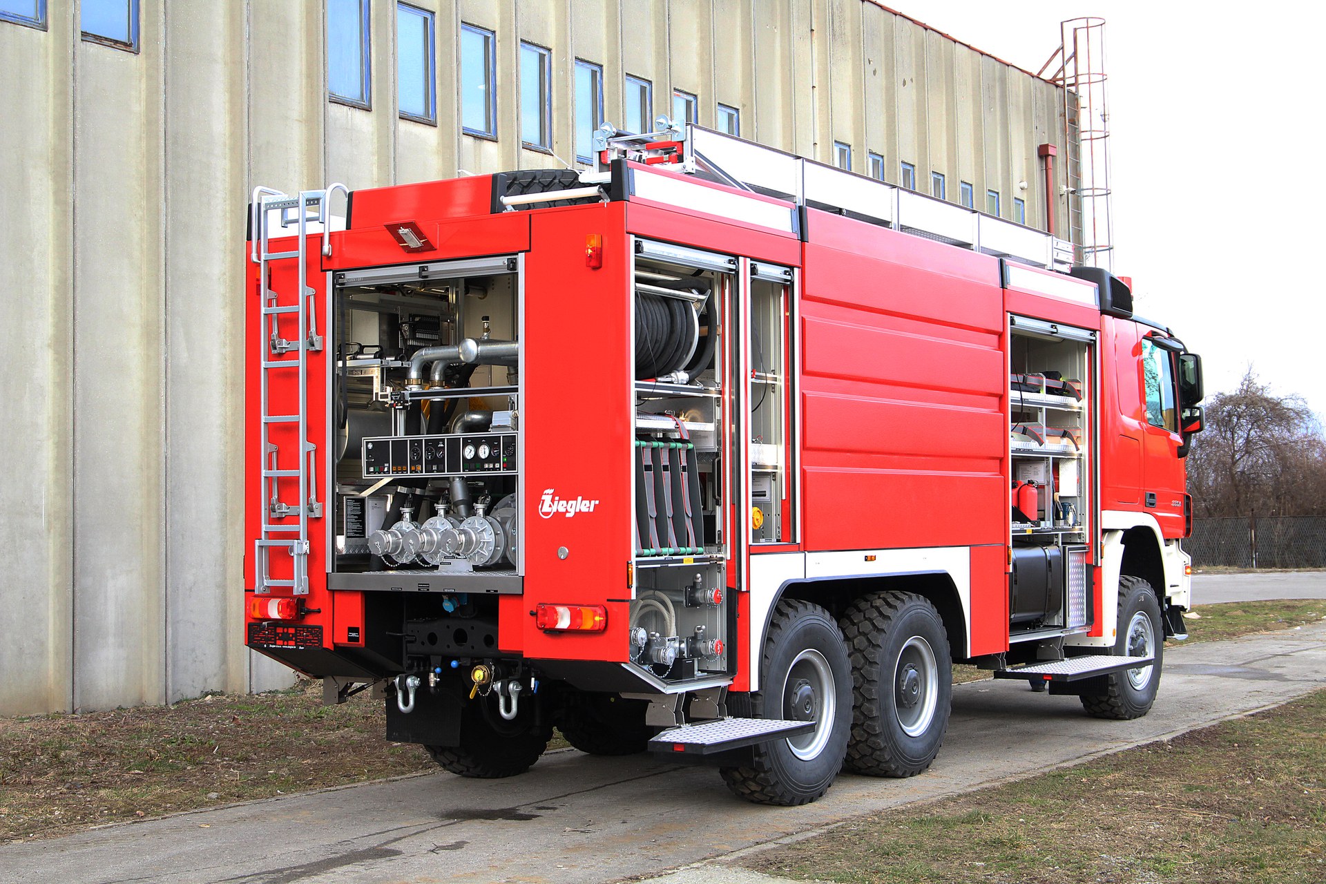 Ziegler Advancer FLF airport fire fighting vehicle to Burundi (East ...