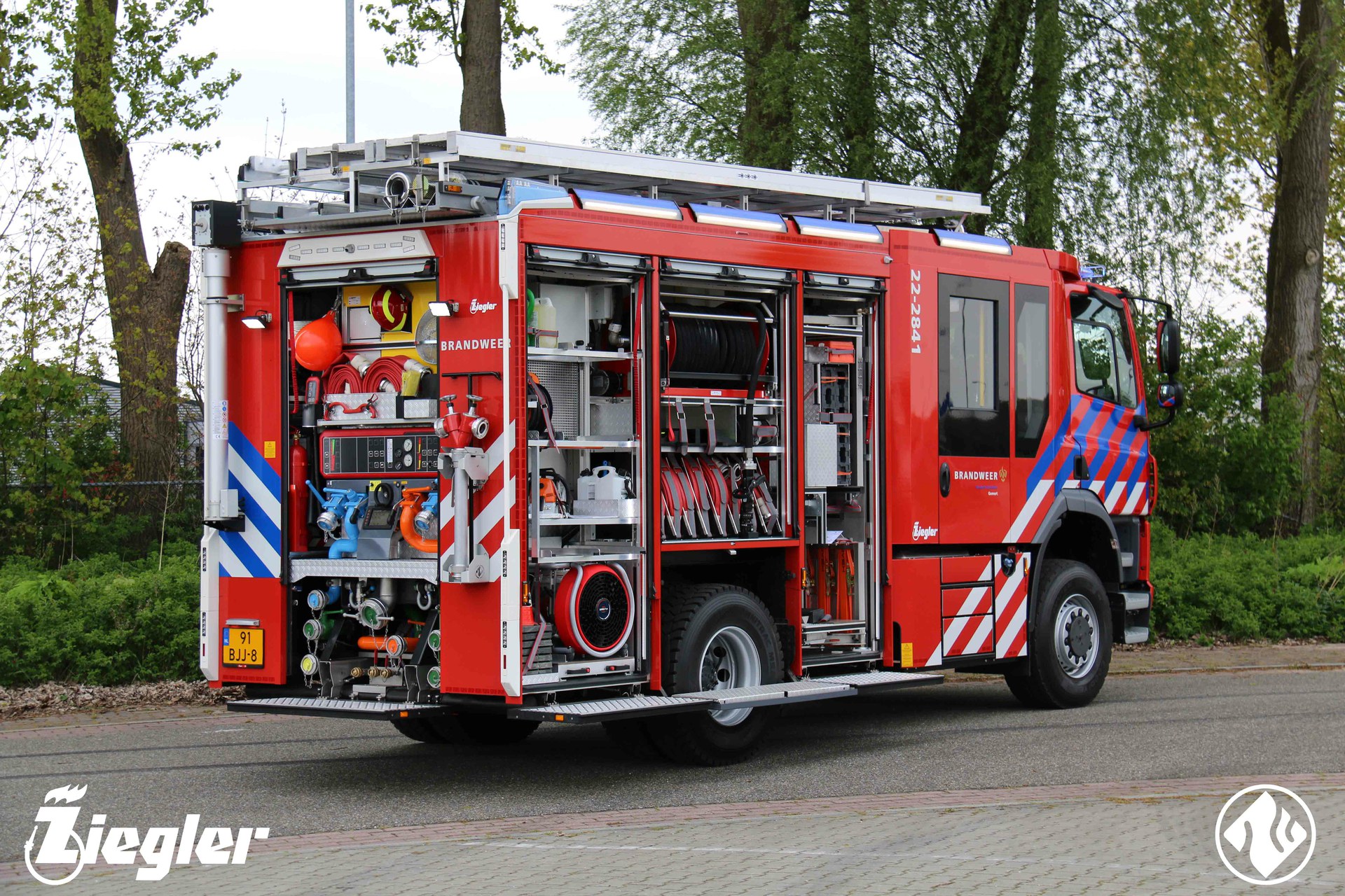 TLF with new Z-Cab XL to the fire brigade of city Gemert (the ...