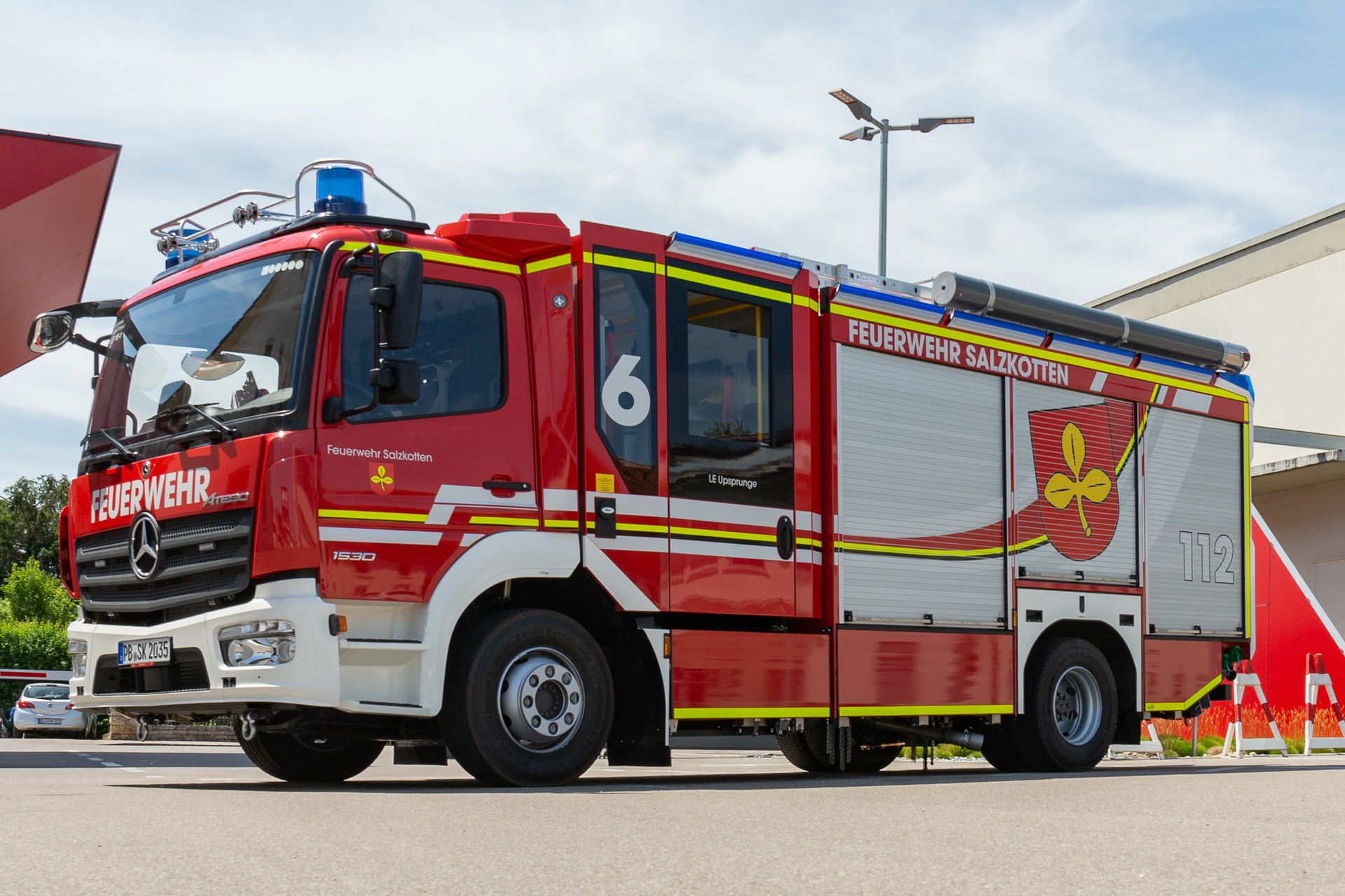 ZIEGLER HLF 10 to the fire department of Salzkotten firefighting unit ...