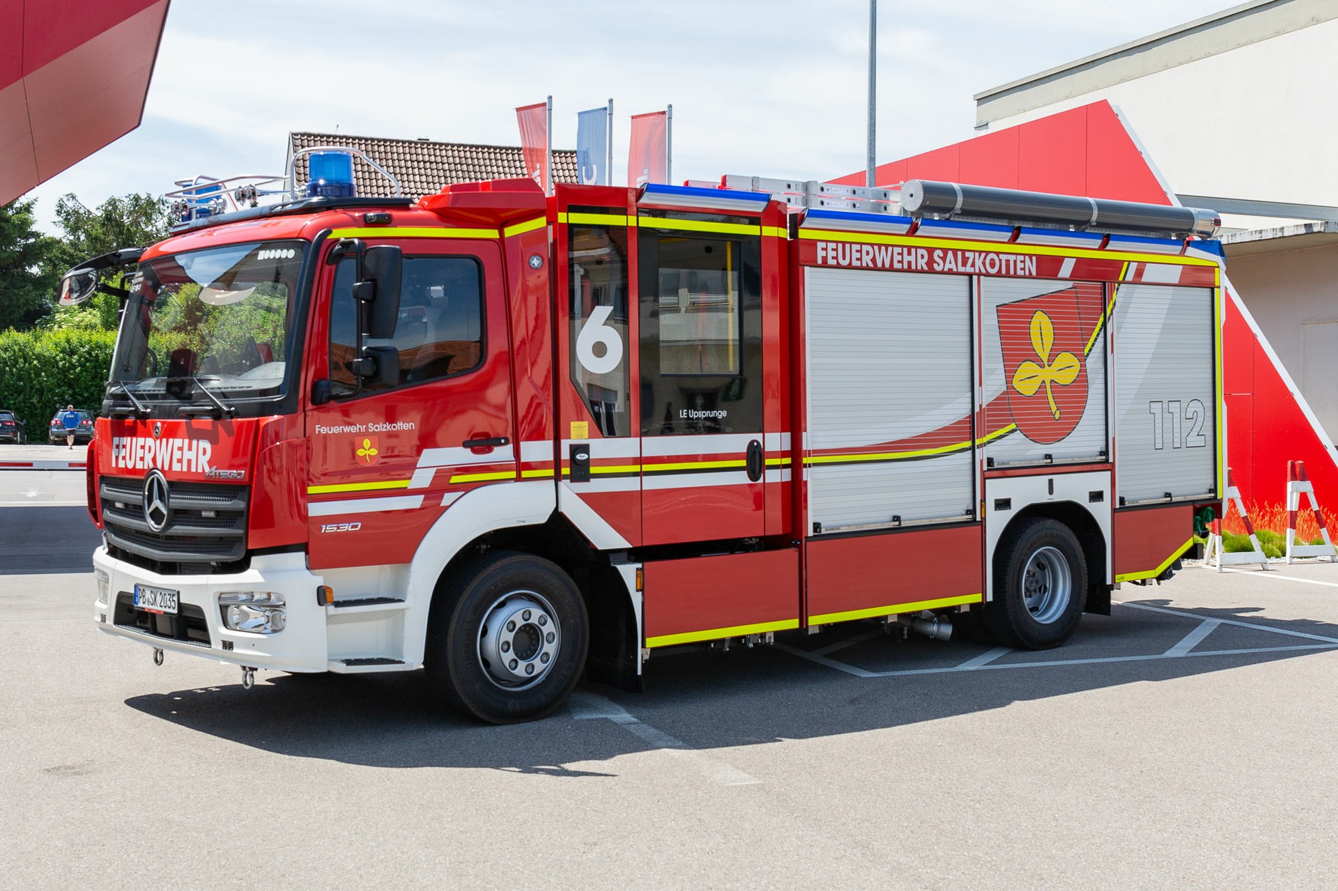 ZIEGLER HLF 10 to the fire department of Salzkotten firefighting unit ...