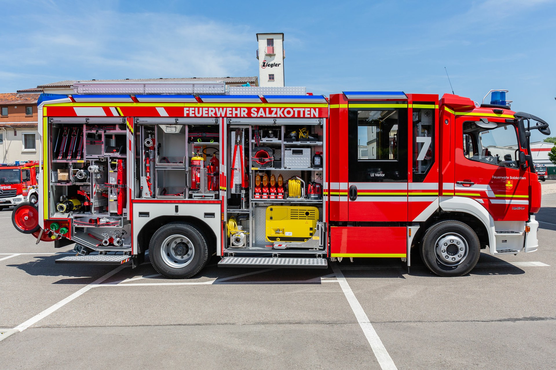 ZIEGLER HLF 10 to the fire department of Salzkotten firefighting unit ...