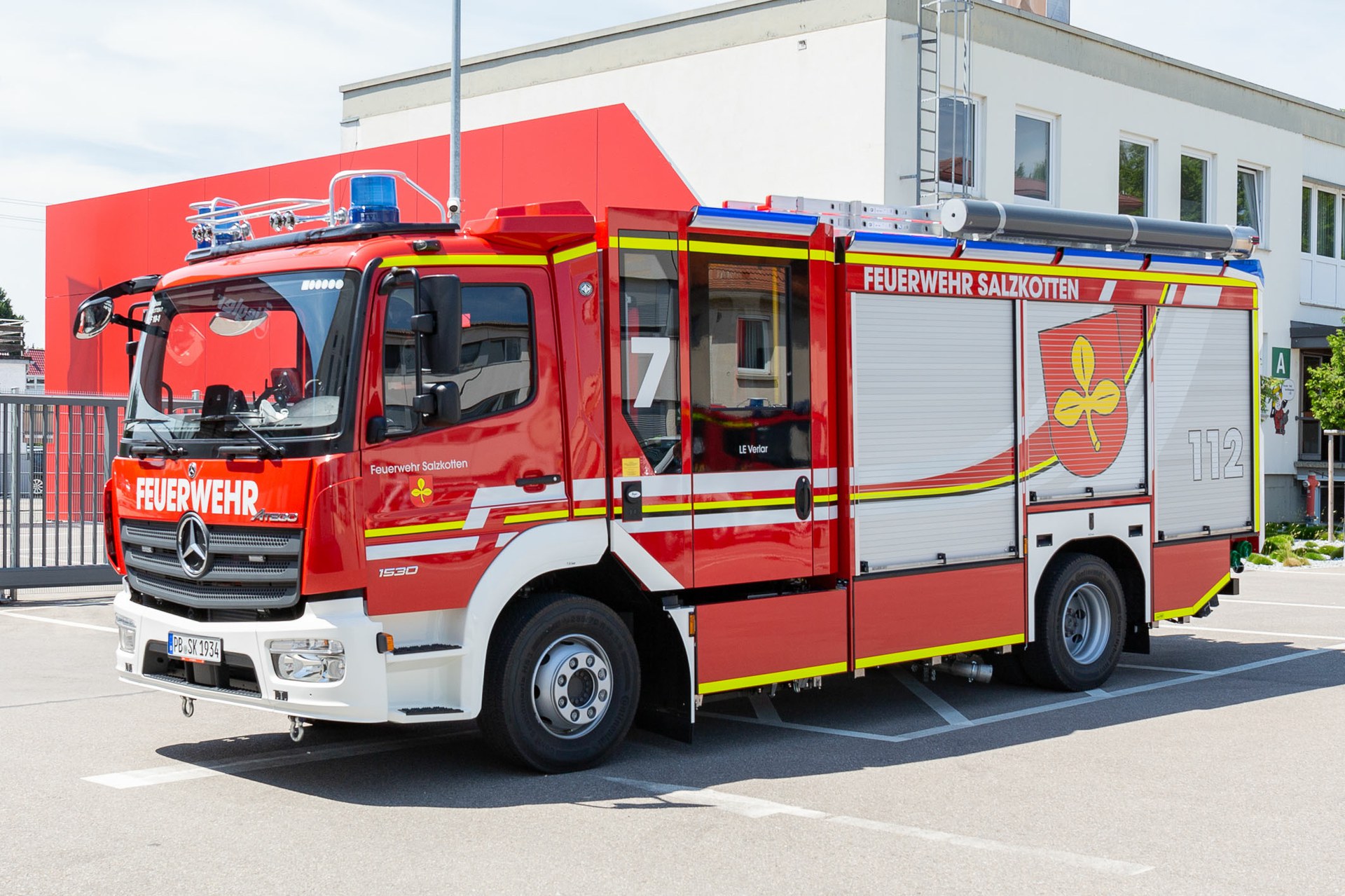 ZIEGLER HLF 10 to the fire department of Salzkotten firefighting unit ...