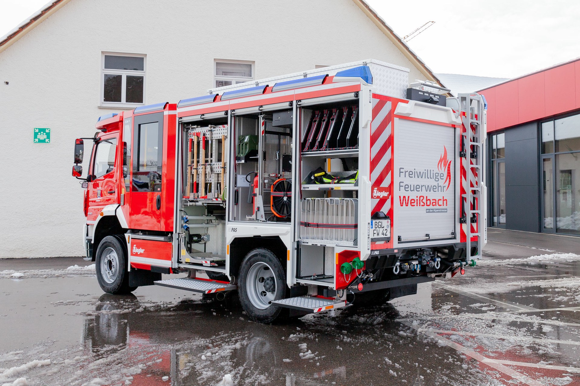 ZIEGLER HLF 10 an die FF Weißbach — ZIEGLER Feuerwehrfahrzeuge