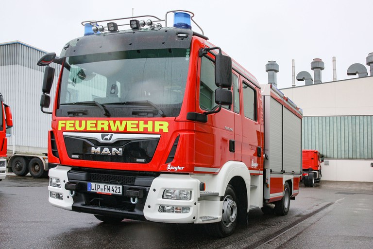 Industrial vehicle with high reach extendable turret (HRET) for the ...