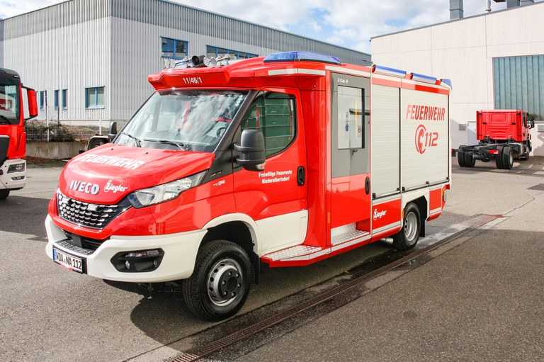 Industrial vehicle with high reach extendable turret (HRET) for the ...