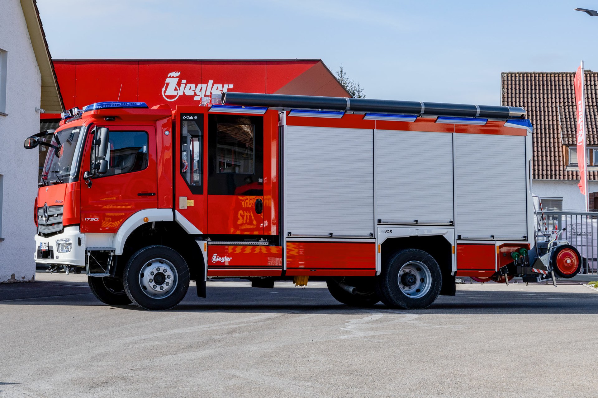 Two ZIEGLER HLF 20 and one LF 20 to the fire department of Borken ...