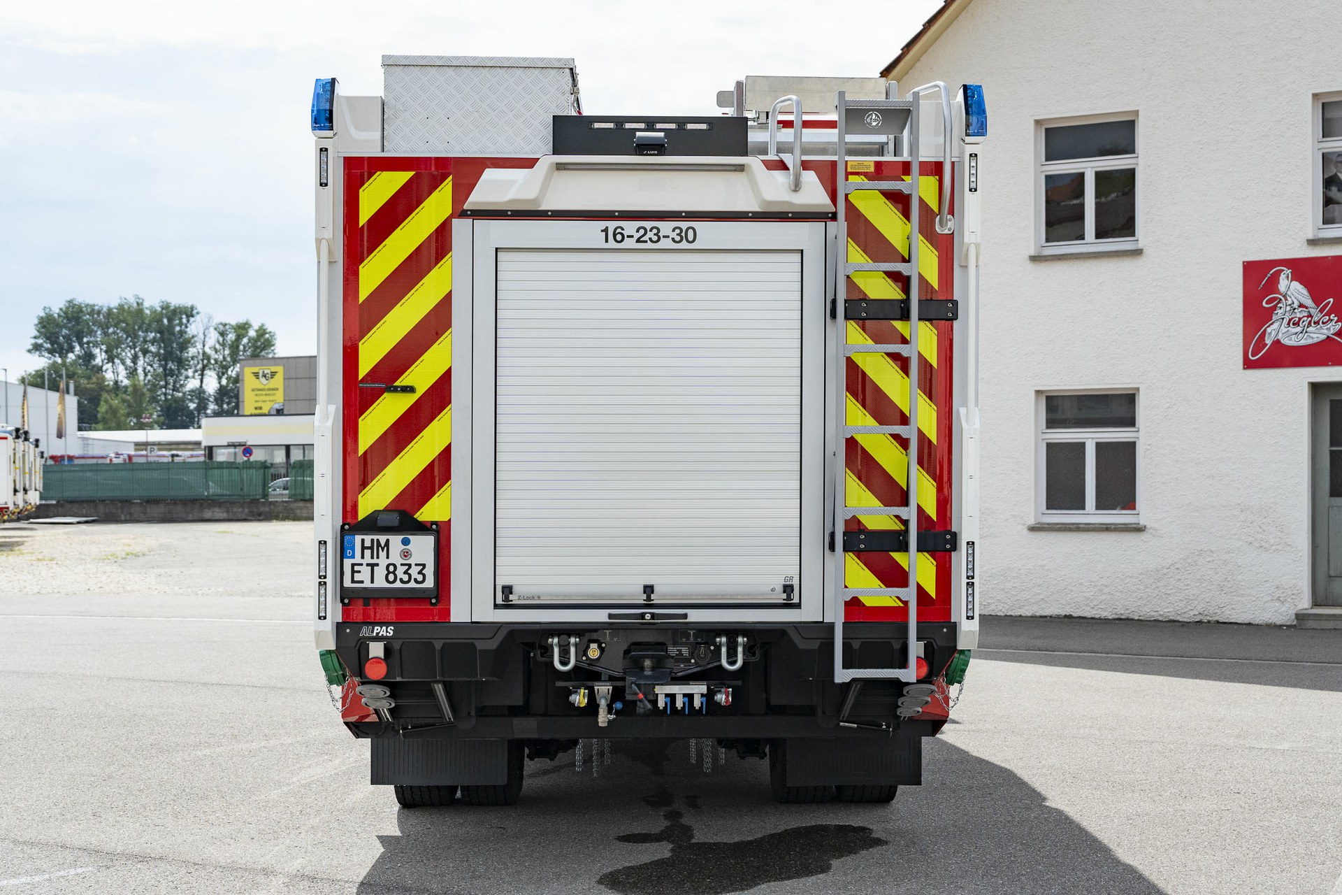 ZIEGLER TLF 3000 an die FF Emmerthal — ZIEGLER Feuerwehrfahrzeuge