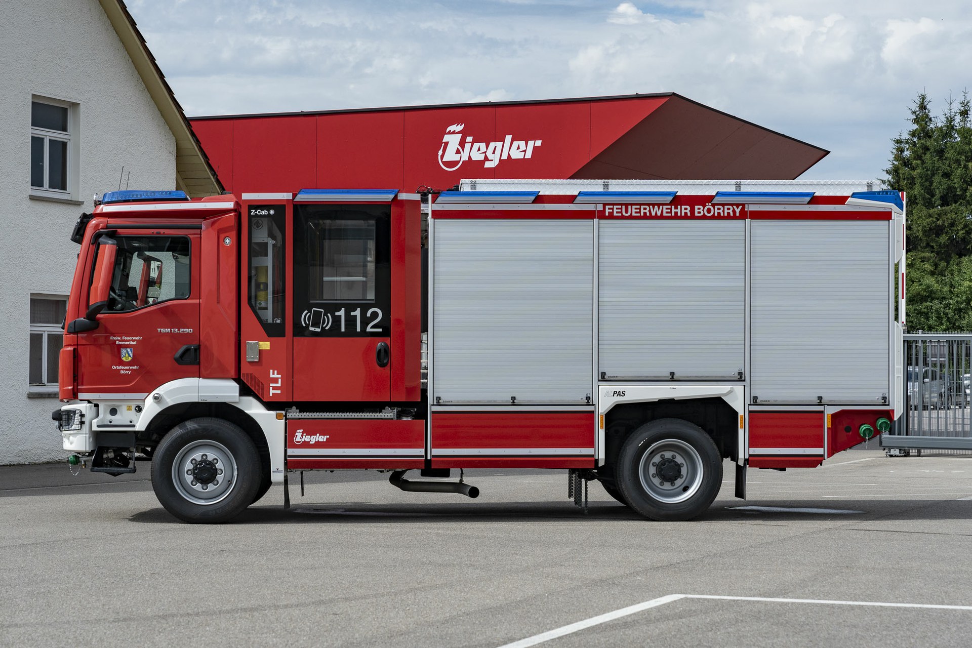 ZIEGLER TLF 3000 an die FF Emmerthal — ZIEGLER Feuerwehrfahrzeuge