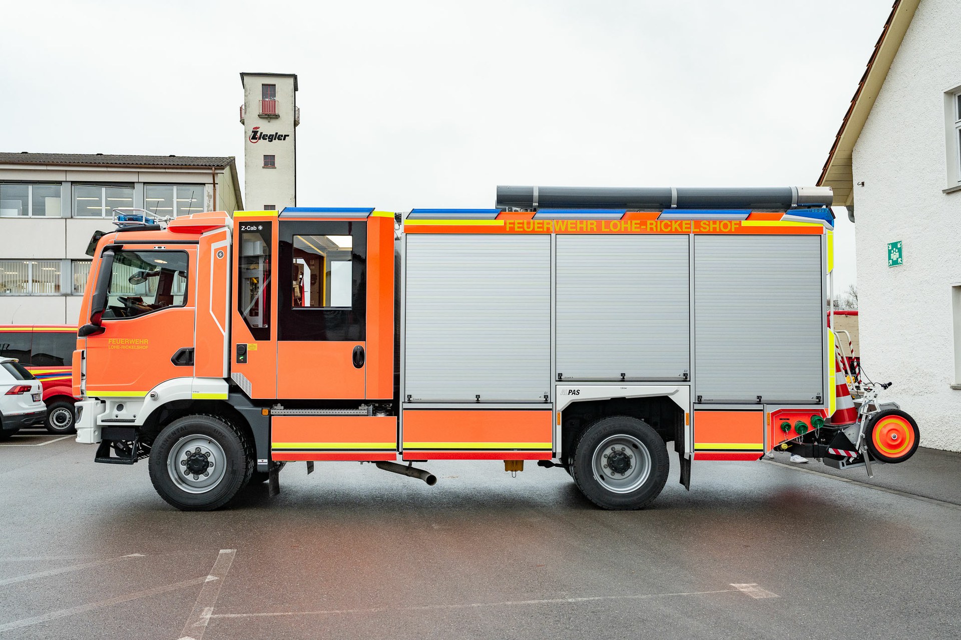 ZIEGLER HLF 10 an die FF Lohe-Rickelshof — ZIEGLER Feuerwehrfahrzeuge