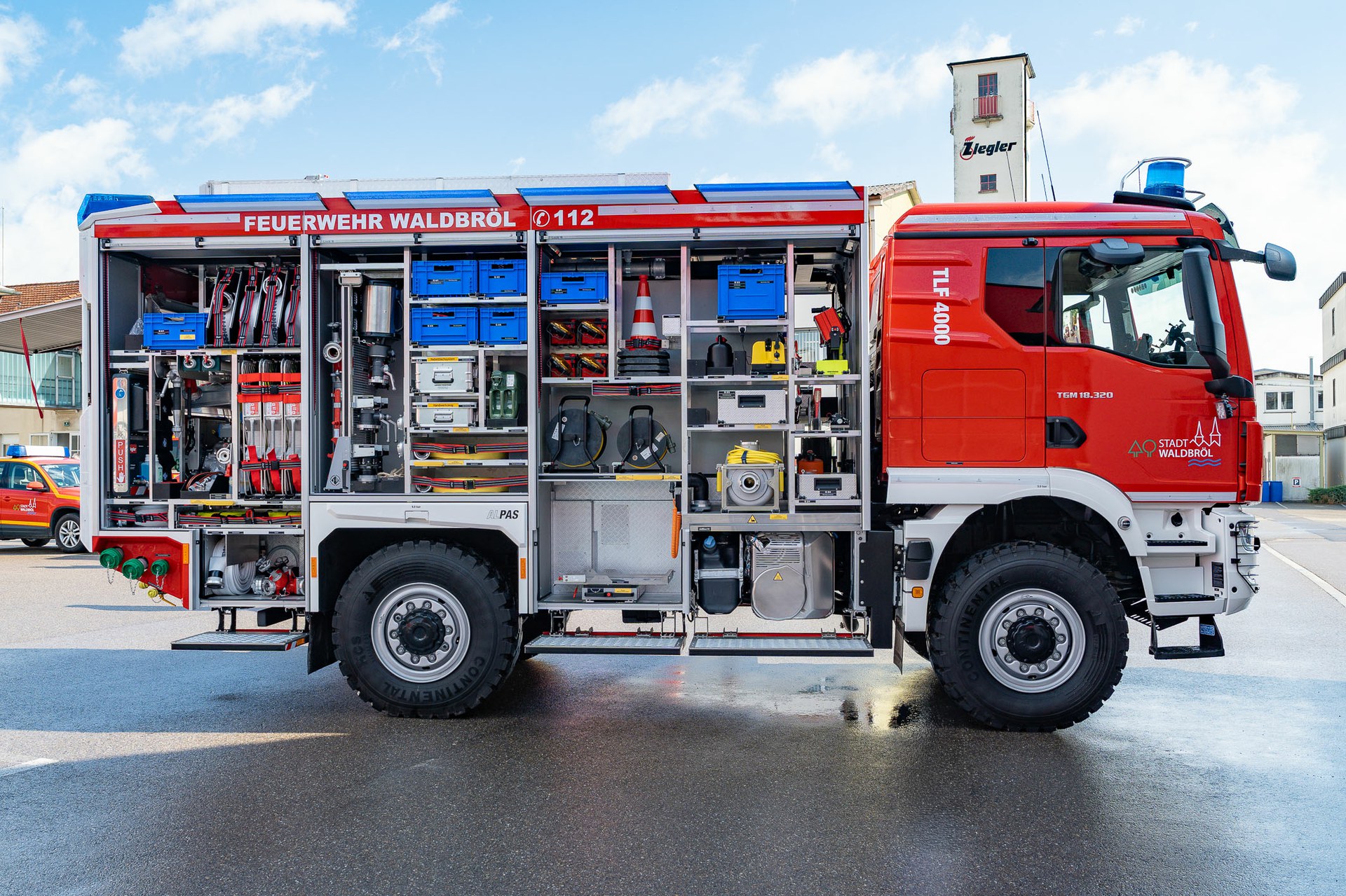 ZIEGLER TLF 3000 an die FF Waldbröl — ZIEGLER Feuerwehrfahrzeuge